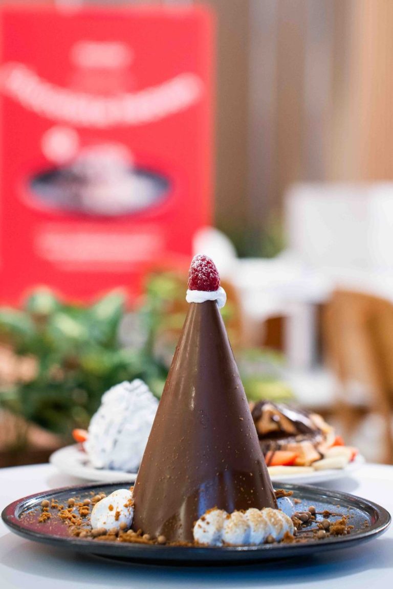 DIPNDIP: VIRAL CHOCOLATE DESSERT CAFÉ OPENS IN SINGAPORE, HAS CHOCOLATE ...