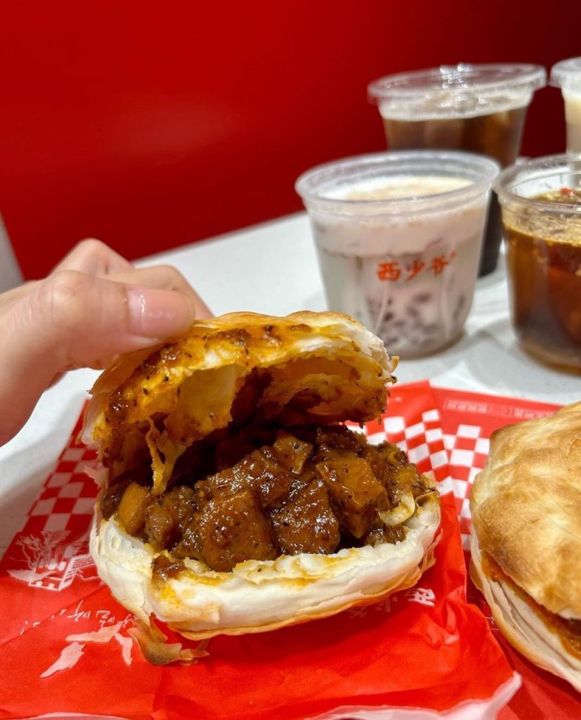 BINGZ: FAMOUS CRISPY BURGER CHAIN OPENS IN SINGAPORE, HAS VIRAL MEAT ...
