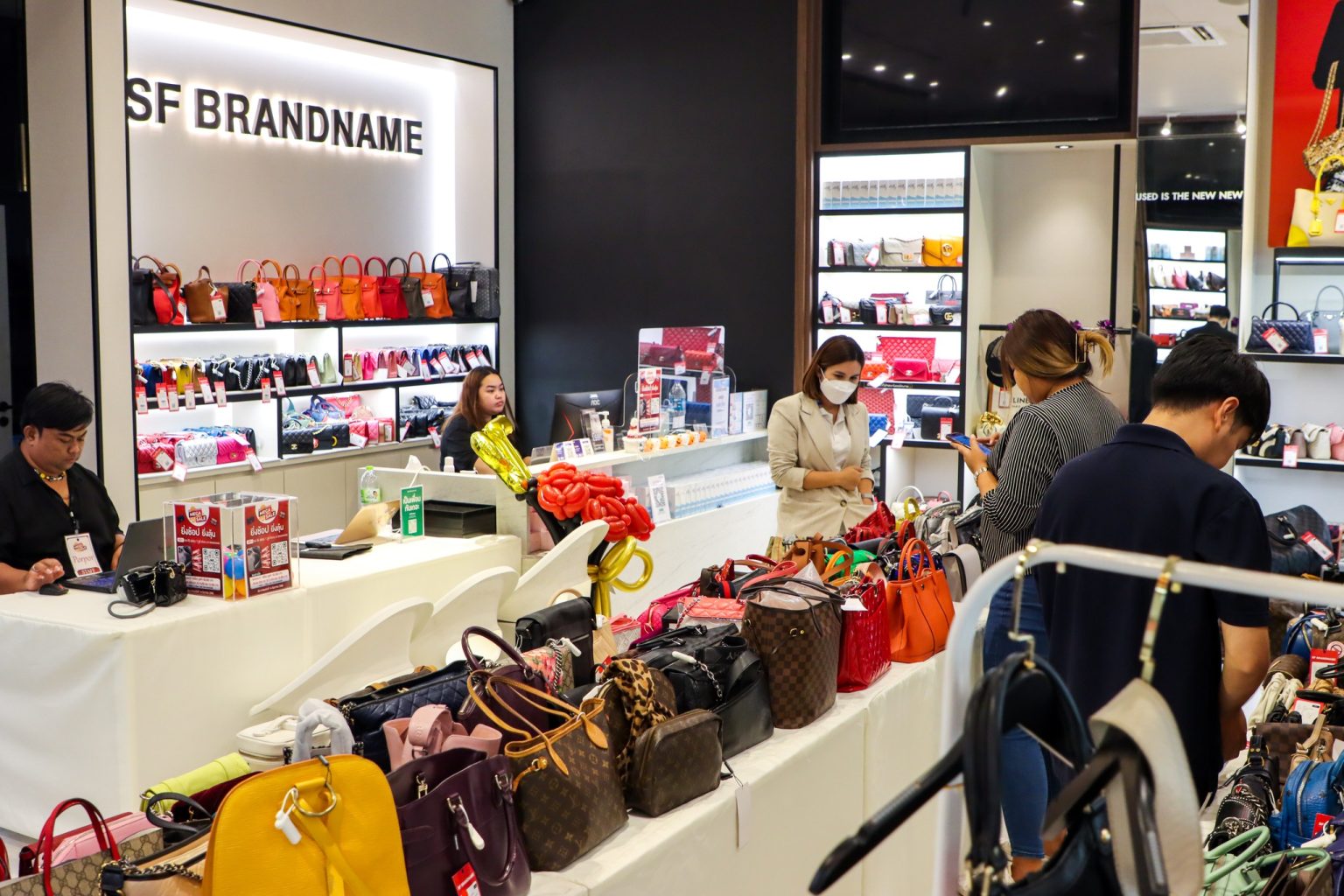 CENTRAL VILLAGE: LARGEST LUXURY OUTLET IN BANGKOK WITH UP TO 80% OFF ...