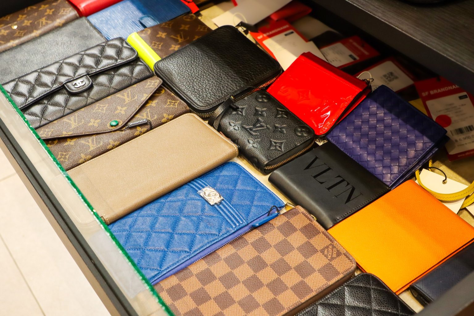CENTRAL VILLAGE: LARGEST LUXURY OUTLET IN BANGKOK WITH UP TO 80% OFF ...