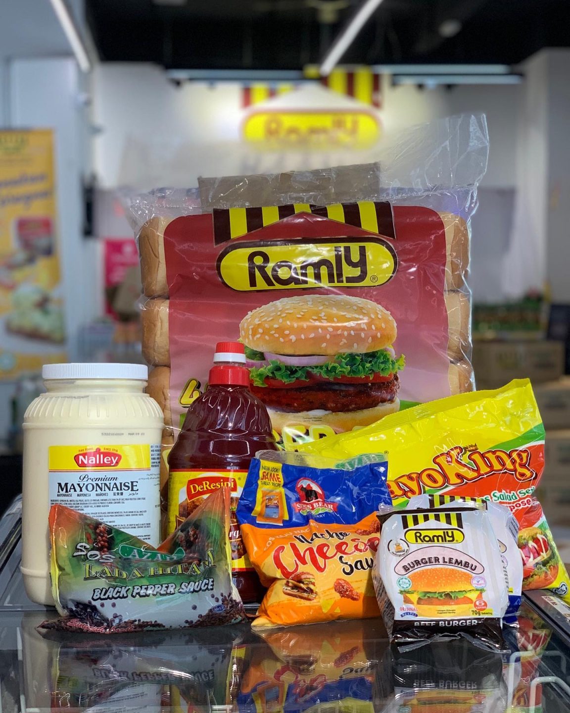 FIRST-EVER HALAL RAMLY BURGER MART IN JB WITH READY-TO-EAT SNACKS, MEAT ...