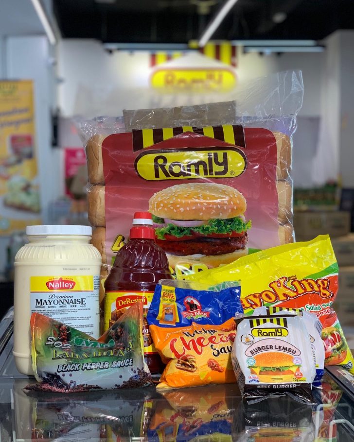 FIRST-EVER HALAL RAMLY BURGER MART IN JB WITH READY-TO-EAT SNACKS, MEAT ...