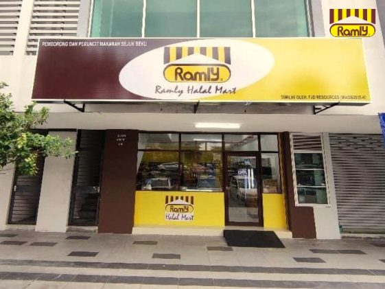 FIRST-EVER HALAL RAMLY BURGER MART IN JB WITH READY-TO-EAT SNACKS, MEAT ...