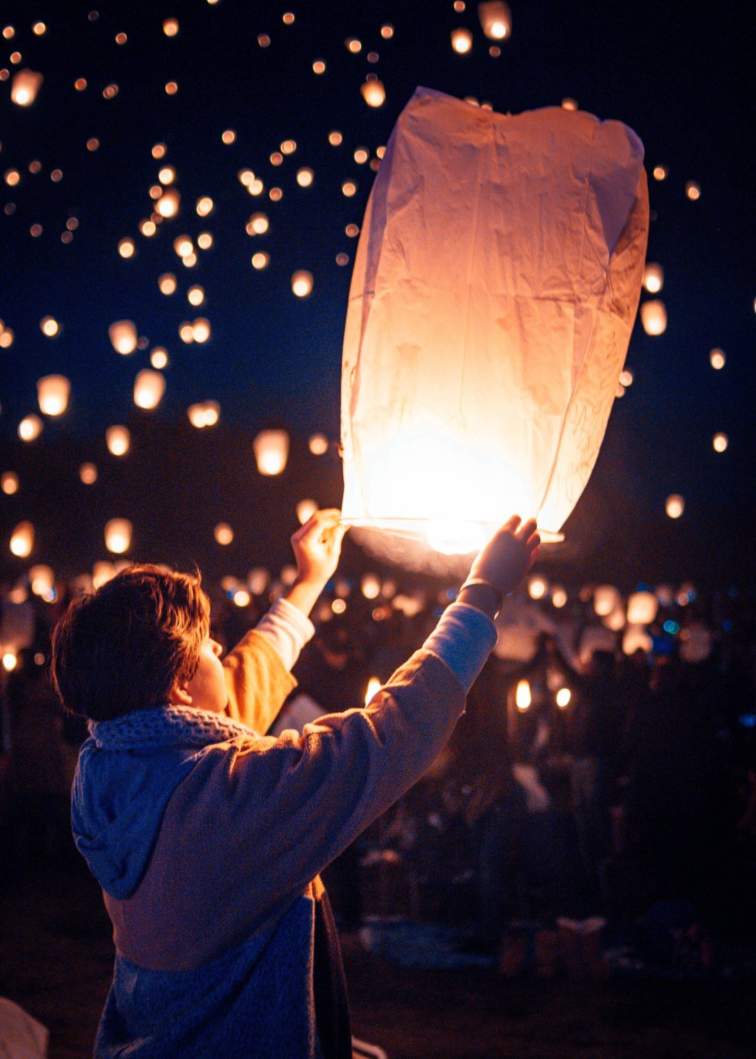 FIRST-EVER FLOATING SKY LANTERN FESTIVAL IN SINGAPORE WITH LIVE MUSIC ...