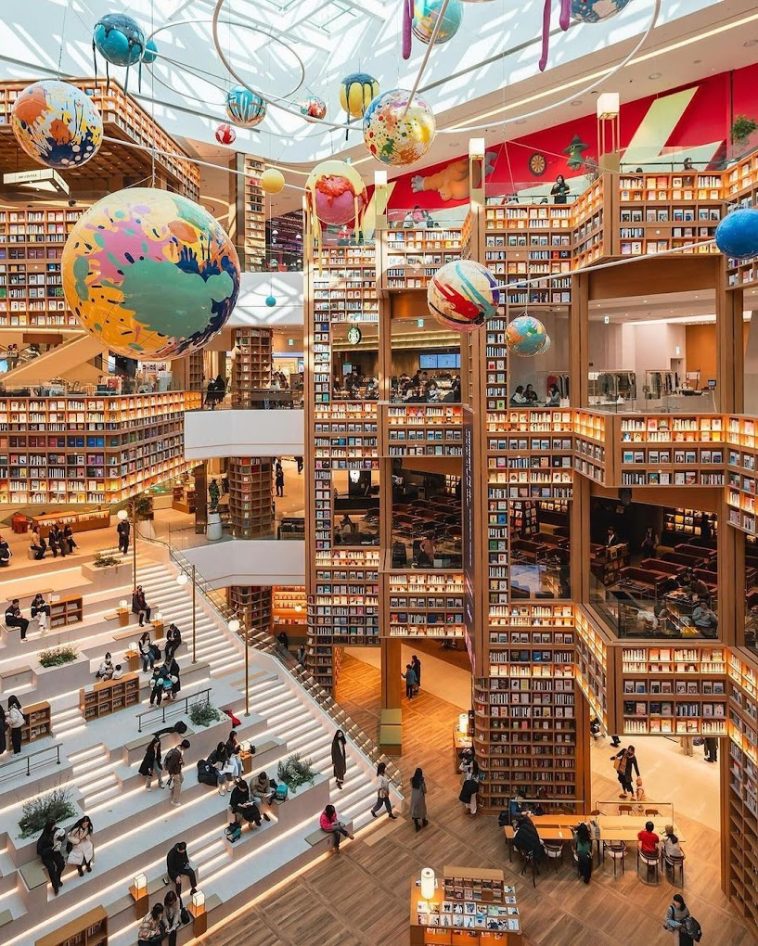 ICONIC STARFIELD LIBRARY IN KOREA OPENS NEW MASSIVE 4-STOREY OUTLET ...