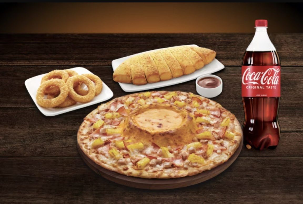 VIRAL EXPLOSIVE CHEESY “VOLCANO” PIZZA WITH HOT MOLTEN “CHEESE CRATER ...