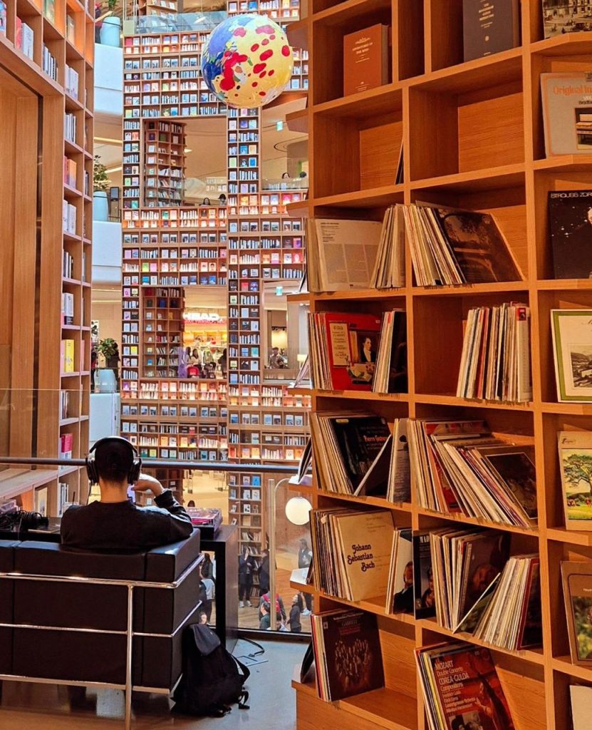 ICONIC STARFIELD LIBRARY IN KOREA OPENS NEW MASSIVE 4-STOREY OUTLET ...