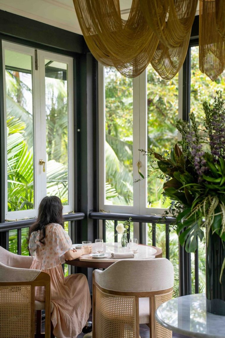 ROIA: LUXE 2-STOREY “GLASSHOUSE” GARDEN RESTAURANT IN A HIDDEN ON A ...