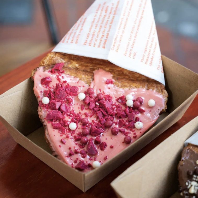 VIRAL CRUNCHY “SMASHED” CROISSANTS FROM TIKTOK NOW AVAILABLE IN ...