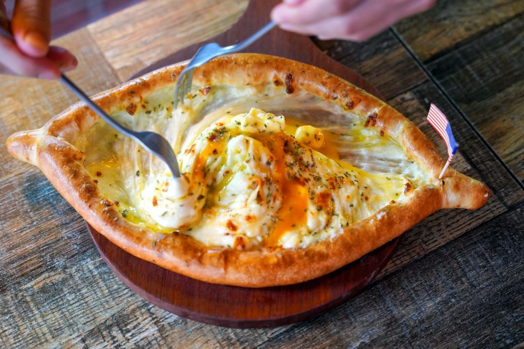 FAMOUS US PIZZA CHAIN OPENS IN SINGAPORE WITH VIRAL CHEESE PULL PIZZA ...