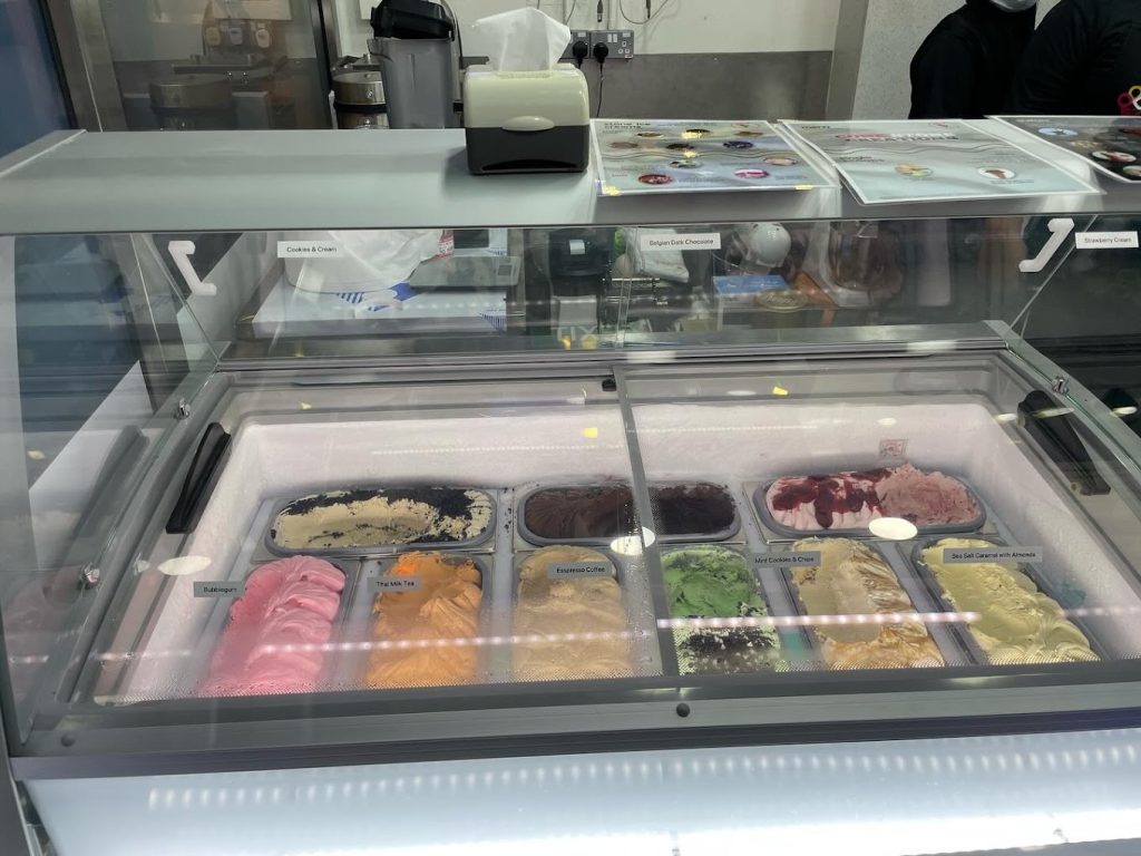 CONE STONE: DIY COLD STONE ICE CREAM IN SINGAPORE WITH OVER 30 TOPPINGS ...