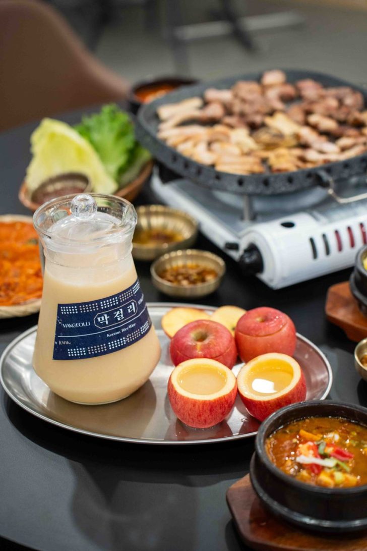 DRINK ALCOHOL FROM EDIBLE “APPLE CUPS” CARVED FROM REAL WHOLE APPLES AT ...