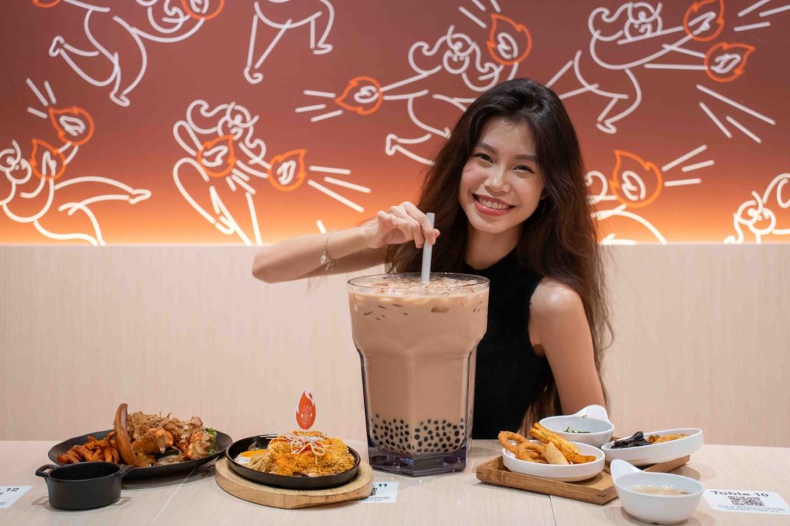 FIRST-EVER MEGA 5-LITRE BUBBLE TEA IN SINGAPORE OVERFLOWING WITH 1KG ...