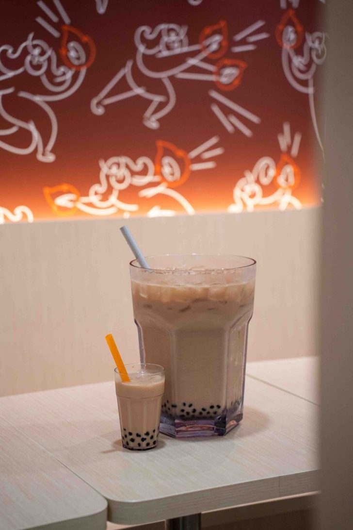 FIRST-EVER MEGA 5-LITRE BUBBLE TEA IN SINGAPORE OVERFLOWING WITH 1KG ...