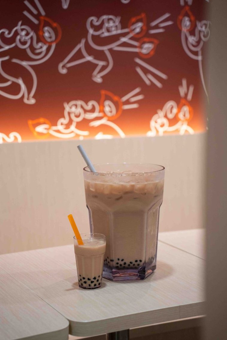 FIRST-EVER MEGA 5-LITRE BUBBLE TEA IN SINGAPORE OVERFLOWING WITH 1KG ...