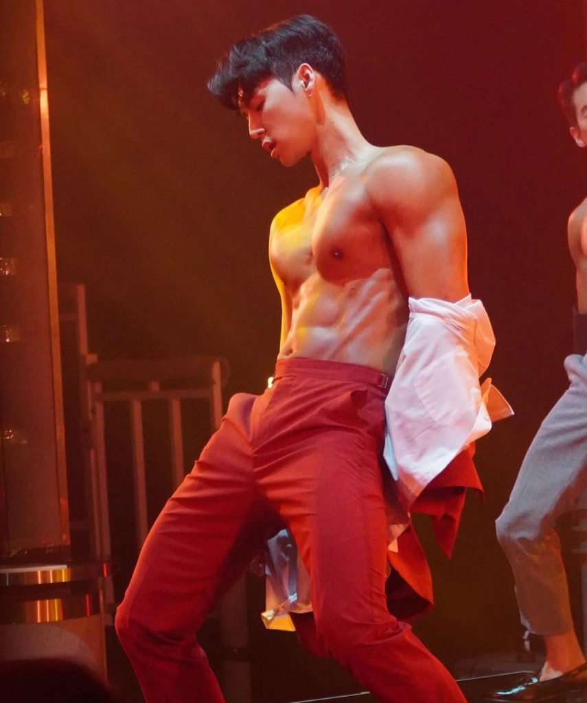 POPULAR KOREAN “MAGIC MIKE” LIVE SHOW WITH SHIRTLESS KOREAN OPPAS ...