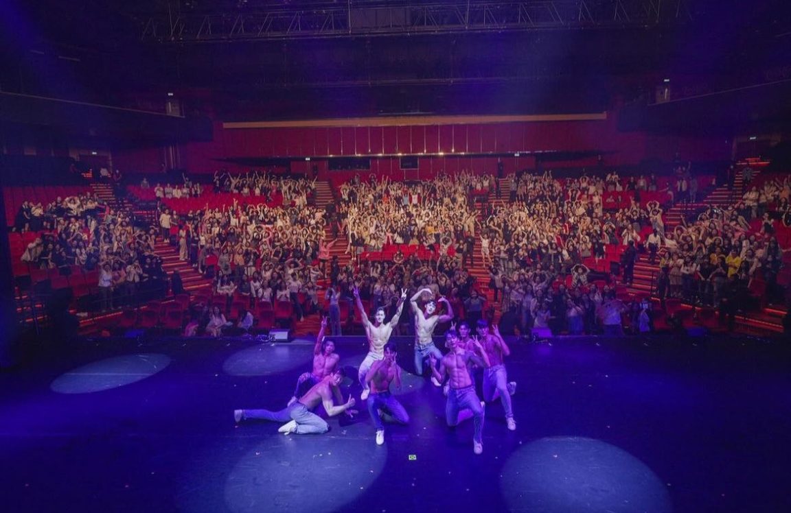 POPULAR KOREAN “MAGIC MIKE” LIVE SHOW WITH SHIRTLESS KOREAN OPPAS ...