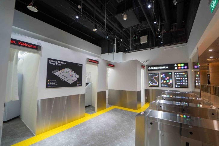 FIRST-EVER MRT-THEMED PHOTO BOOTH IN ORCHARD WITH ACTUAL TRAIN CABINS ...