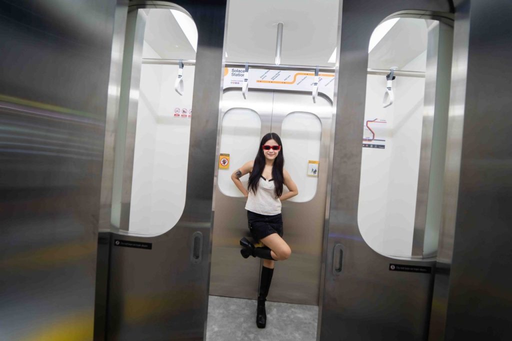 FIRST-EVER MRT-THEMED PHOTO BOOTH IN ORCHARD WITH ACTUAL TRAIN CABINS ...