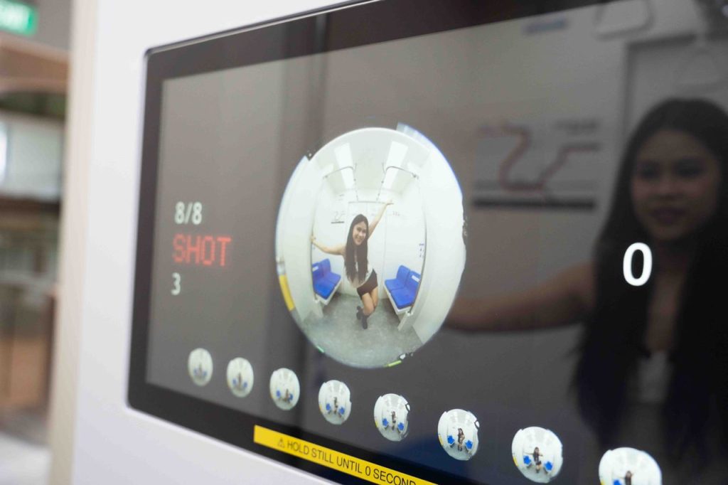 FIRST-EVER MRT-THEMED PHOTO BOOTH IN ORCHARD WITH ACTUAL TRAIN CABINS ...