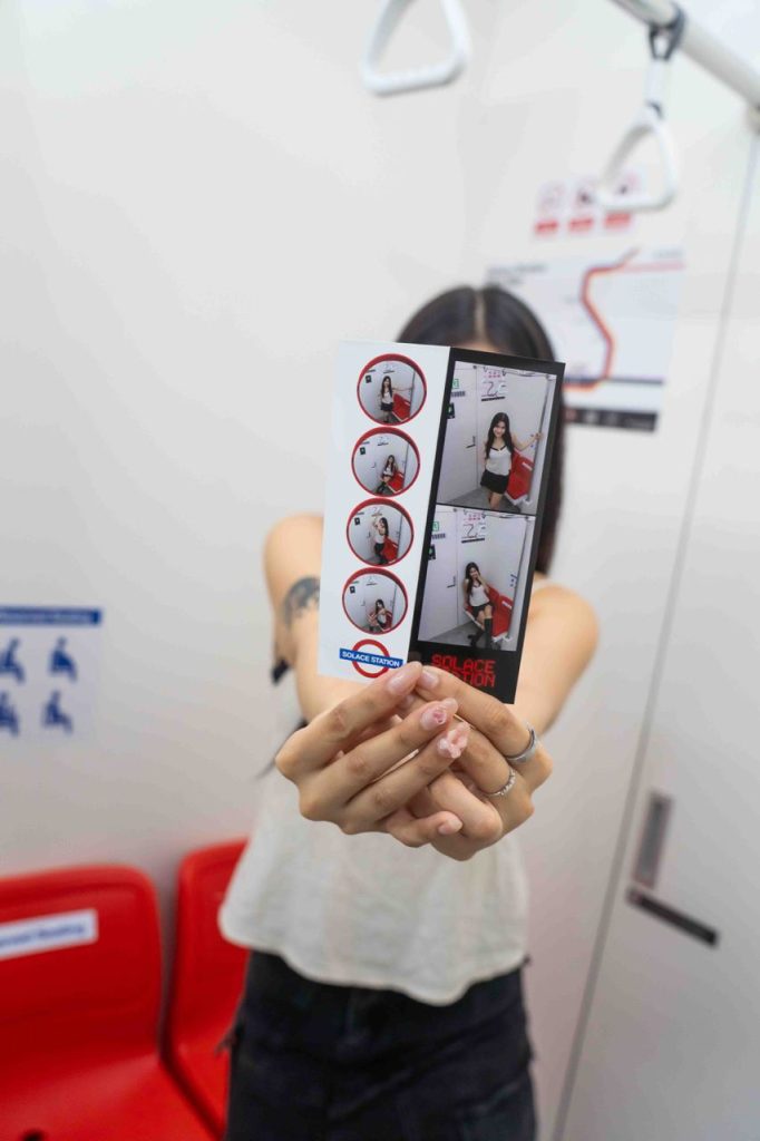 FIRST-EVER MRT-THEMED PHOTO BOOTH IN ORCHARD WITH ACTUAL TRAIN CABINS ...