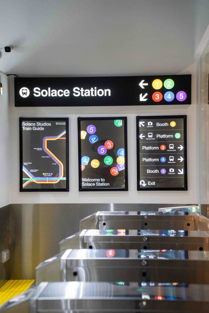 FIRST-EVER MRT-THEMED PHOTO BOOTH IN ORCHARD WITH ACTUAL TRAIN CABINS ...