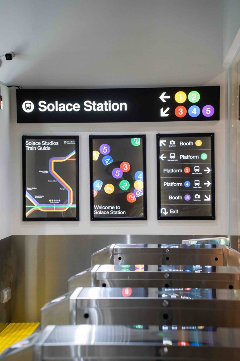 FIRST-EVER MRT-THEMED PHOTO BOOTH IN ORCHARD WITH ACTUAL TRAIN CABINS ...