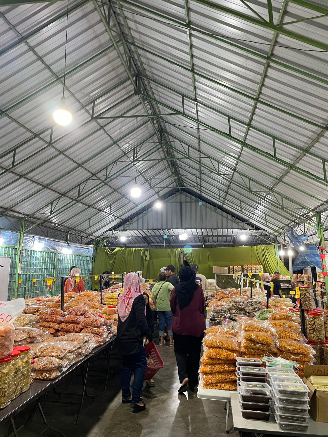 MEGA SNACK WAREHOUSE IN JB HAS OVER 60 VARIETIES OF SNACKS, FESTIVE ...