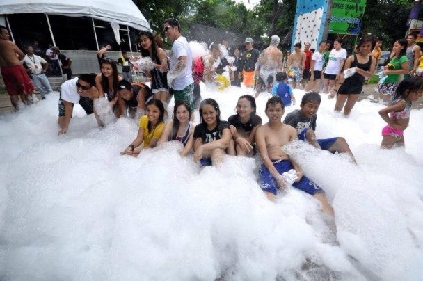 LARGEST WATERPARK BUBBLE FIESTA AT ADVENTURE COVE WITH GIANT INFLATABLE ...