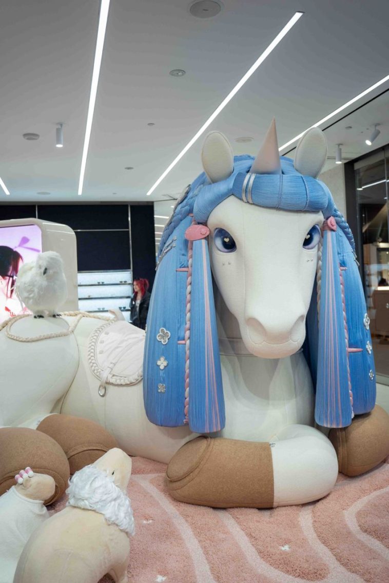 GENTLE MONSTER X JENNIE POP-UP STORE IN SINGAPORE WITH WHIMSICAL GIANT ...