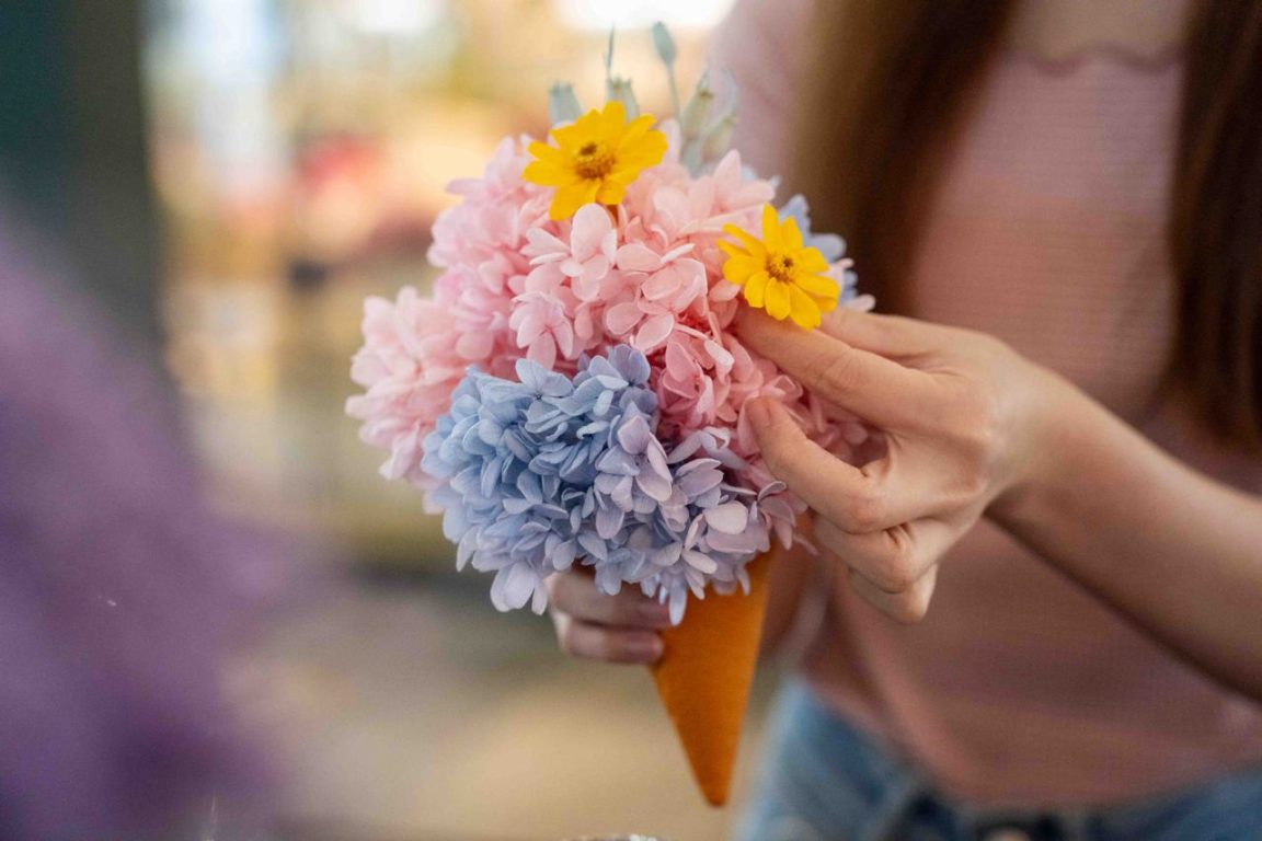 THIS FLORIST IN SINGAPORE SELLS QUIRKY “ICE CREAM” CONE FLOWER BOUQUETS ...