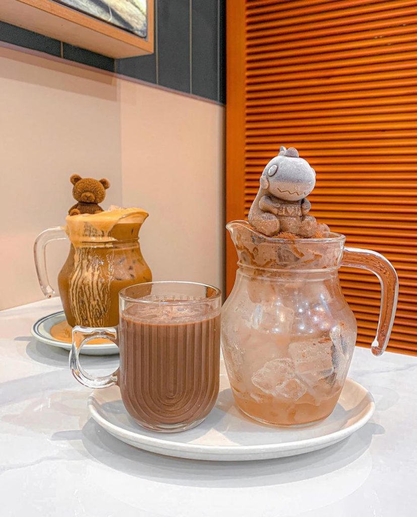 THIS CAFÉ HAS MILO DINOSAUR OVERLOADED WITH MILO POWDER & TOPPED WITH ...