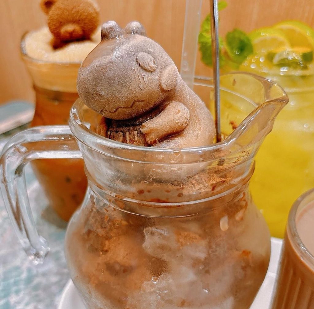THIS CAFÉ HAS MILO DINOSAUR OVERLOADED WITH MILO POWDER & TOPPED WITH ...