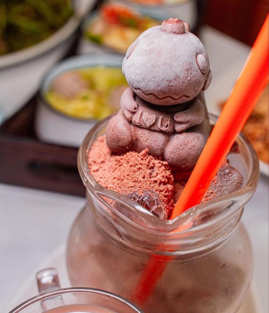 THIS CAFÉ HAS MILO DINOSAUR OVERLOADED WITH MILO POWDER & TOPPED WITH ...