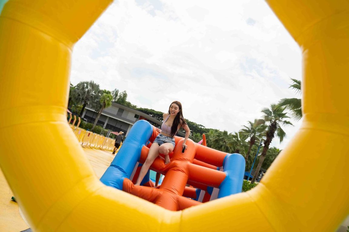 MEGA 85-METRE UNDERWATER-THEMED INFLATABLE OBSTACLE COURSE, NEON ...