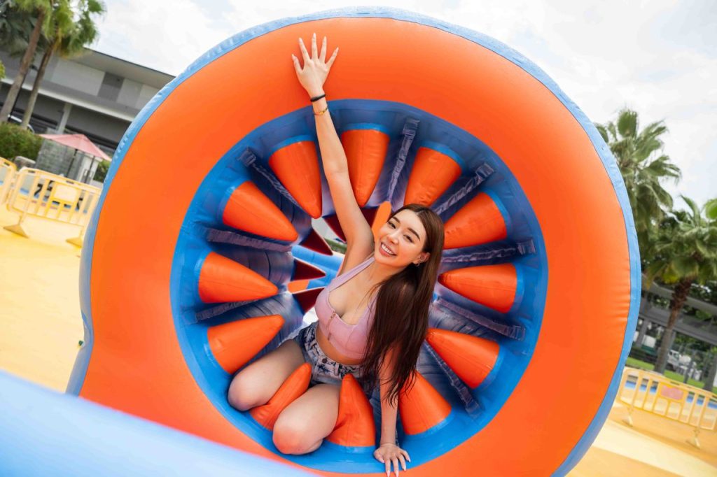 MEGA 85-METRE UNDERWATER-THEMED INFLATABLE OBSTACLE COURSE, NEON ...