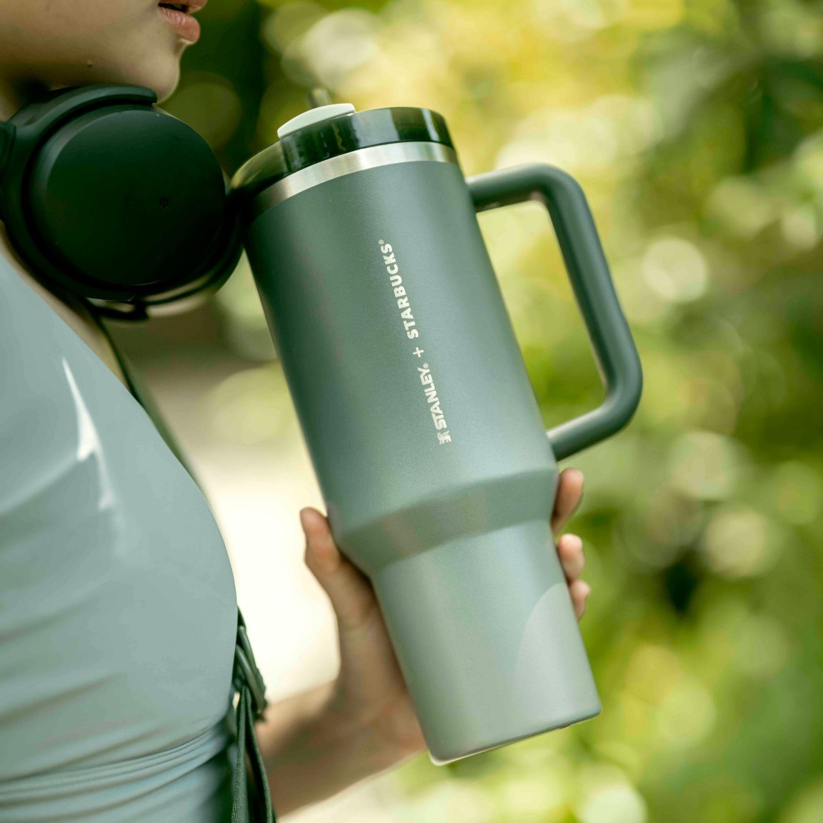STARBUCKS LAUNCHES NEW STANLEY CUP WATER BOTTLES IN OMBRE COLOURS! - Shout