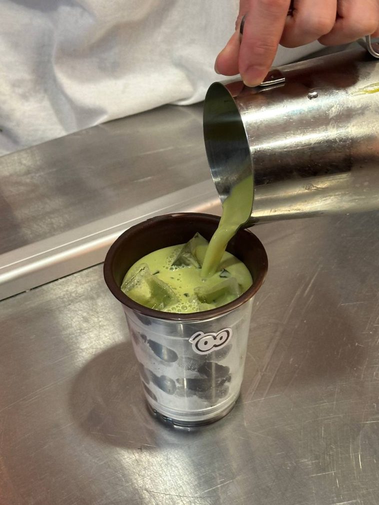 VIRAL “CRACKING” CHOCOLATE LATTES YOU HAVE TO SQUEEZE TO DRINK ARE NOW ...