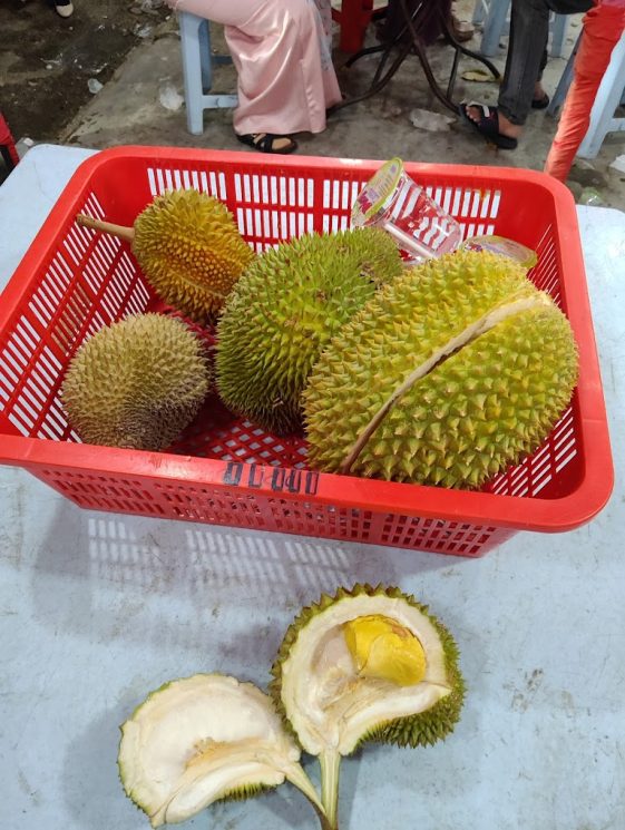 UNLIMITED DURIAN BUFFET IN JOHOR BAHRU FOR JUST ~$8 SGD WITH NO TIME LIMIT! - Shout