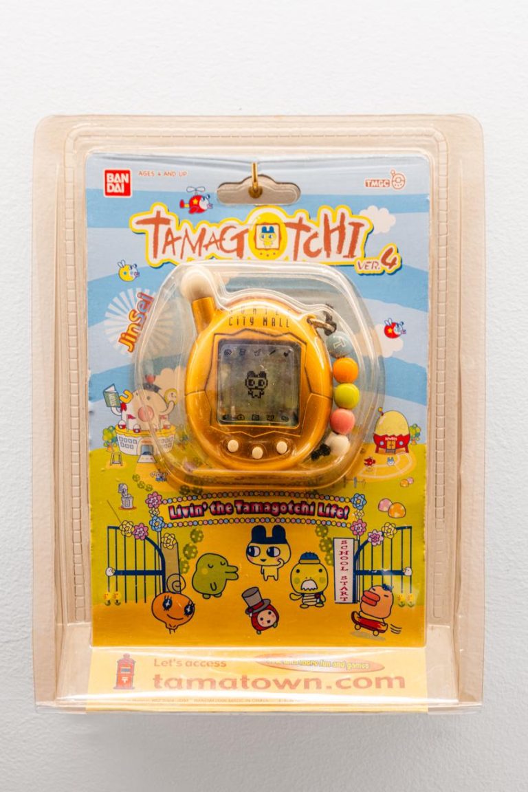 NEW FREE RETRO TOY-THEMED POP-UP WITH HUMAN CLAW MACHINE, VINTAGE ...