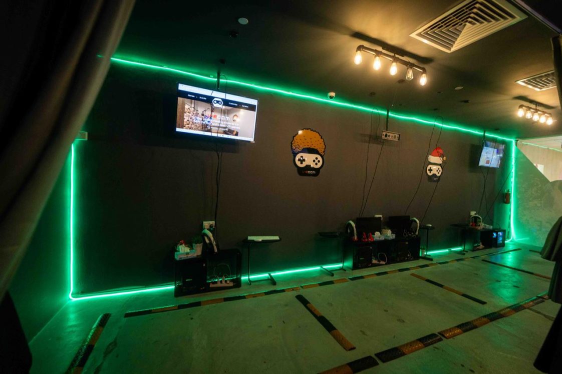 NEW MULTI-CONCEPT GAME LOUNGE IN SINGAPORE HAS THE VIRAL “FLOOR IS LAVA ...