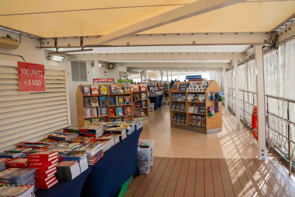 THIS FLOATING BOOKSTORE & CAFÉ IS NOW IN SINGAPORE WITH FREE ADMISSION ...
