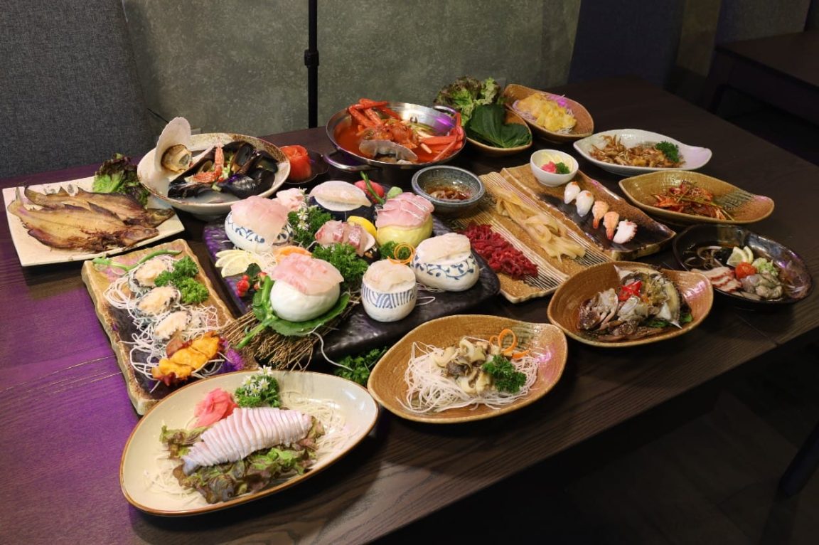 UNLIMITED KOREAN SASHIMI BUFFET WITH NO GST HAS RAW MARINATED CRAB, UNI ...