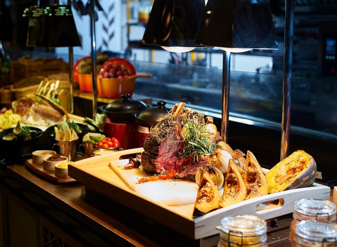 THIS JOHOR BAHRU HOTEL HAS WEEKEND SEAFOOD DINNER BUFFETS FOR $43 SGD ...