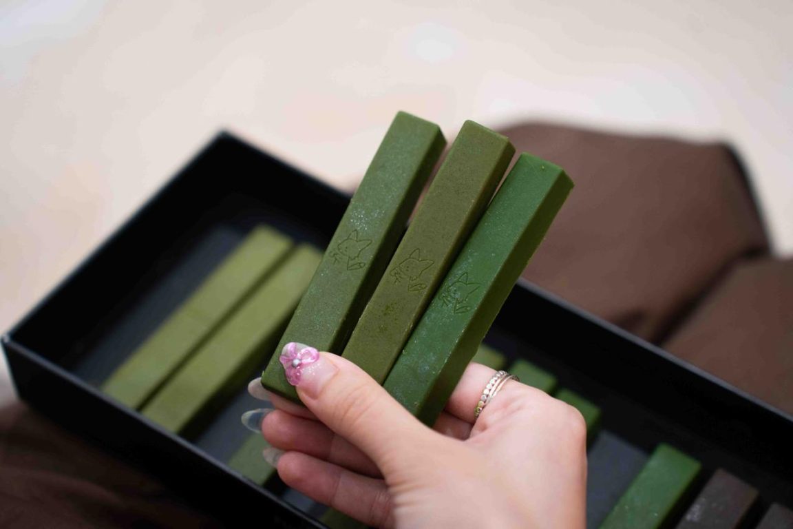 GET THE VIRAL “OMBRÉ” MATCHA CHOCOLATE BAR AT THIS MATCHA SPECIALTY ...