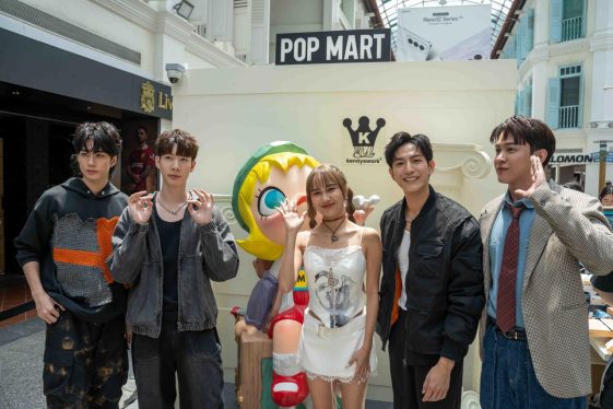 MOLLY POP-UP IN SINGAPORE WITH FREE MOLLY TOTE BAGS, LIFE-SIZED 1.8 ...