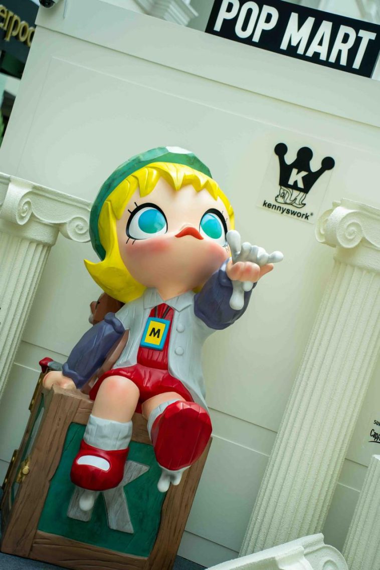 MOLLY POP-UP IN SINGAPORE WITH FREE MOLLY TOTE BAGS, LIFE-SIZED 1.8 ...