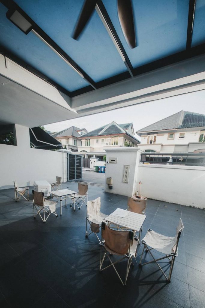 THIS NEW AESTHETIC CAFÉ IS ACTUALLY THE FRONT YARD OF A HOME & THEY’RE ...