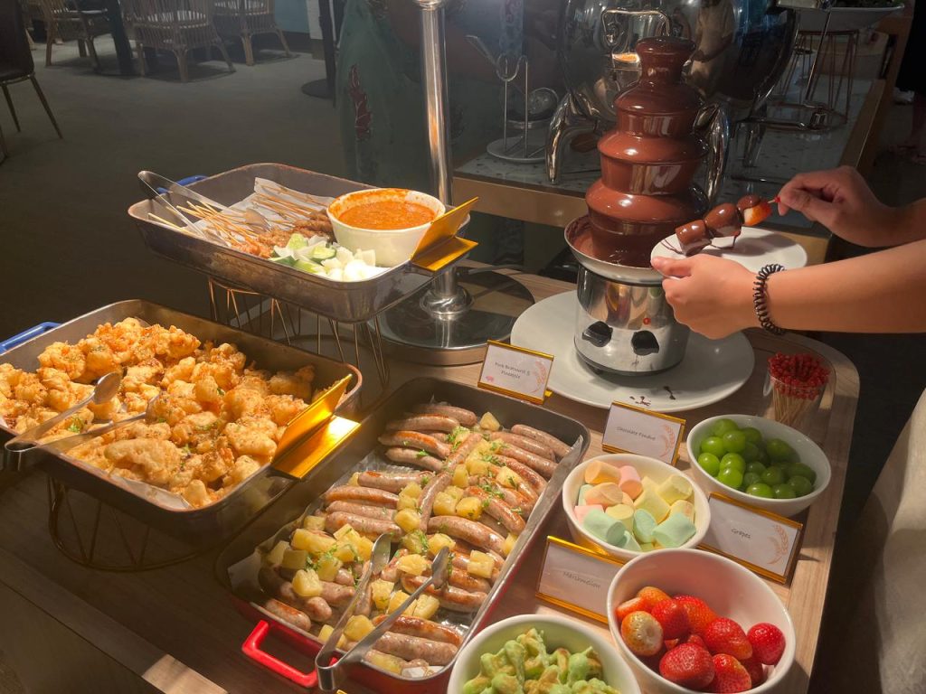 NEW $25++ PER PERSON “COCKTAIL” BUFFET AT FURAMA RIVERFRONT WITH ...