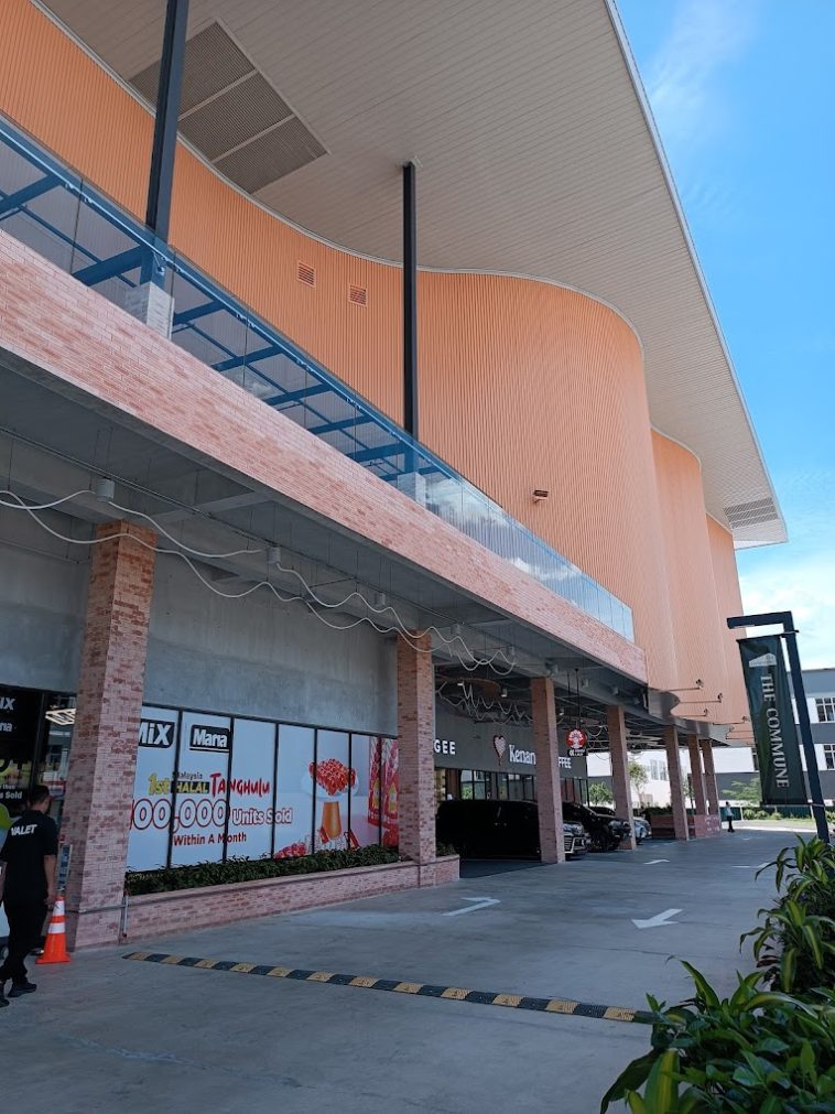 NEW 3-STOREY LIFESTYLE MALL, THE COMMUNE, IN JOHOR WITH CHAGEE DRIVE ...